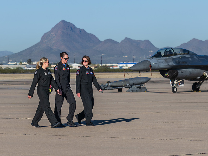 Meet The Pilot: Capt. Lindsay ‘MAD’ Johnson of the A-10 Demo Team